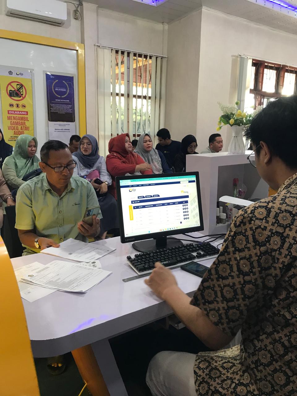 Penuhi Kantor Pajak, ASN Pemda Agara Lapor Pajak | Direktorat Jenderal Pajak